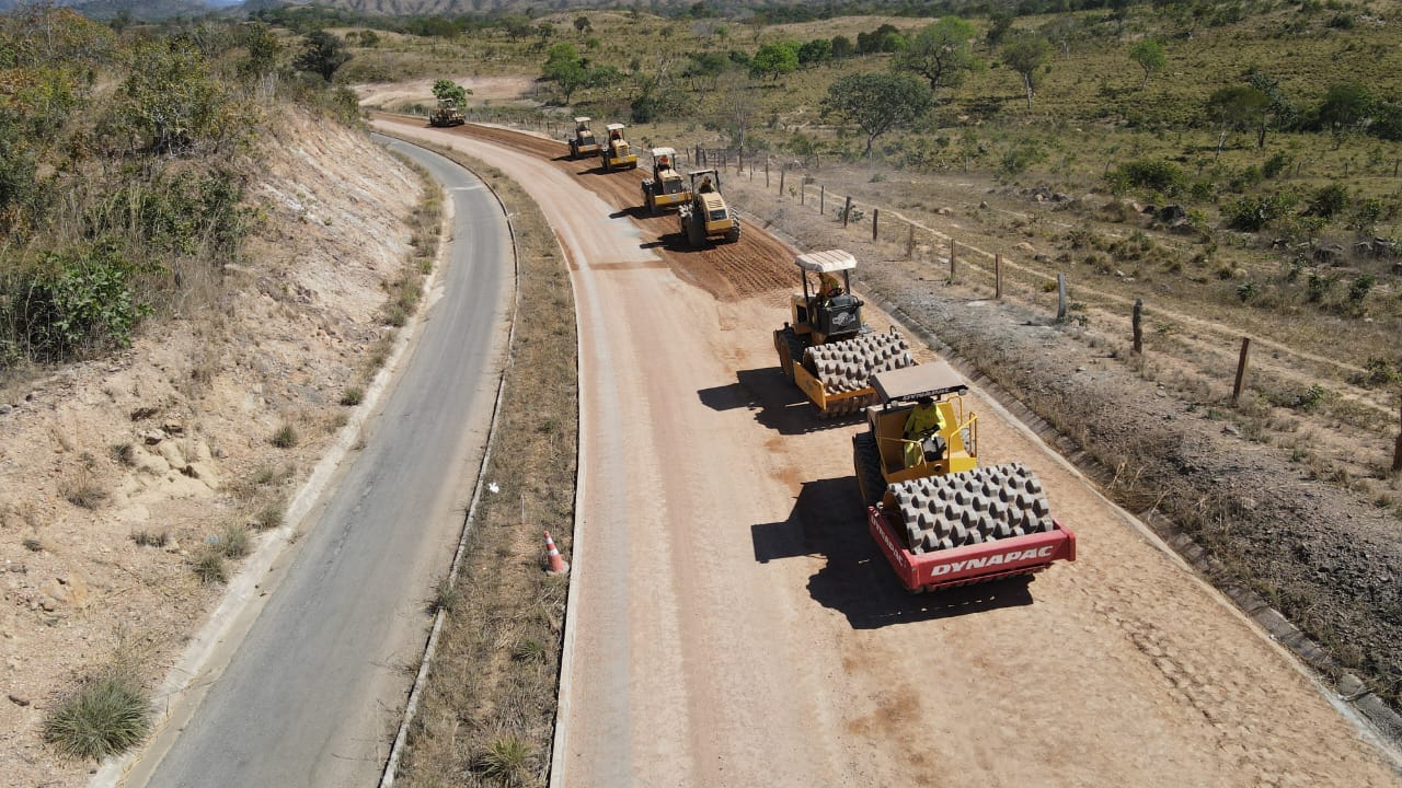 Governador vistoria obras de recuperação da GO-237, entre Niquelândia e ...